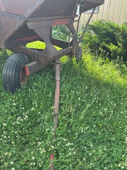 Small Gravity Box On Gear Hoge Auctioneering Llc