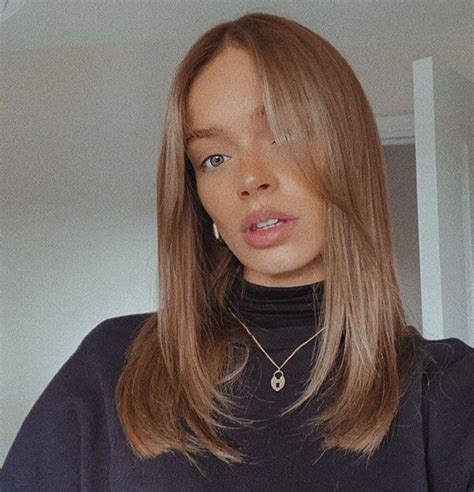 Удлиненная челка шторка Стрижка Современные стрижки Стили причесок