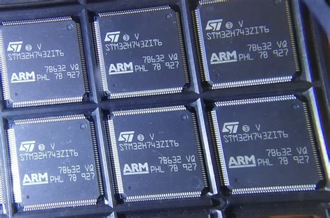 STMicroelectronics STM H ZIT ARM Microcontrollers MCU Chip Bit At Piece In Noida