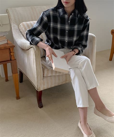 24봄신상🤍white 화이트 진 일자 흰색 백 하얀색 면 바지 청바지 데님 팬츠 러블리 심플 베이직 하객 오피스 데일리룩 캐주얼