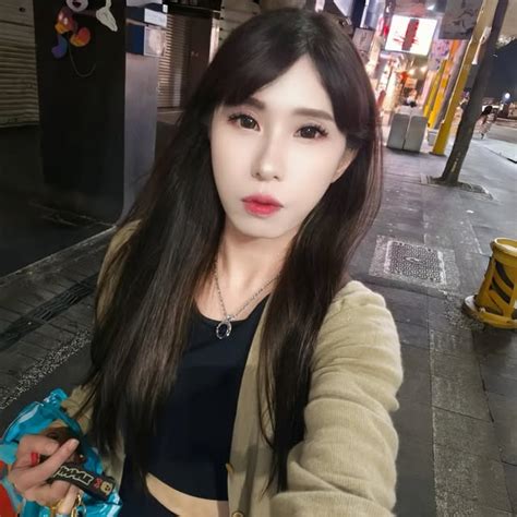 會霸凌，往往都看準個性！以及人品，心態本身就不健康。！仗著人多欺負弱，想在大家面前比做大😆，然後一些人就跟風👀。目色好的要命！不然去找兇狠霸凌