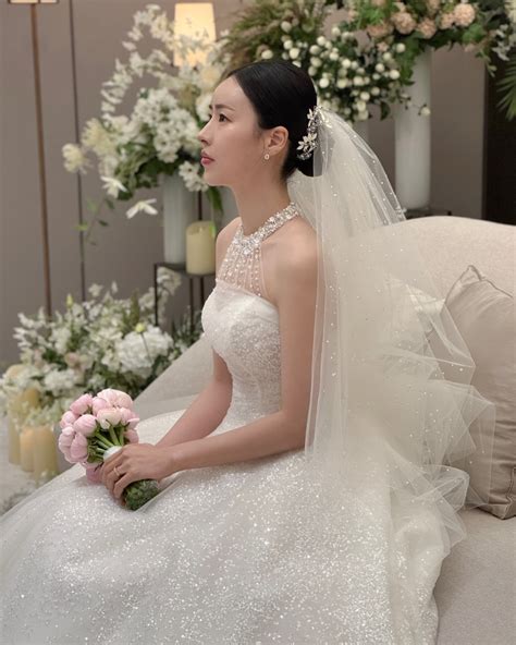 𝗦𝗘𝗨𝗞𝗠𝗜𝗦𝗢𝗡𝗚석미송웨딩 대구웨딩샵 비바탐탐 클라우디아 누벨드블랑 르블랑 홀터넥 으로 어깨라인을 더욱 가녀리게 석미송웨딩샵 실크홀터넥 웨딩드레스 대구