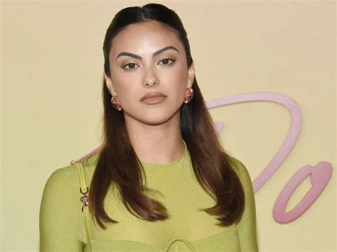 Camila Mendes Riverdale Ne Jure Que Par Cette Crème Teintée Pour