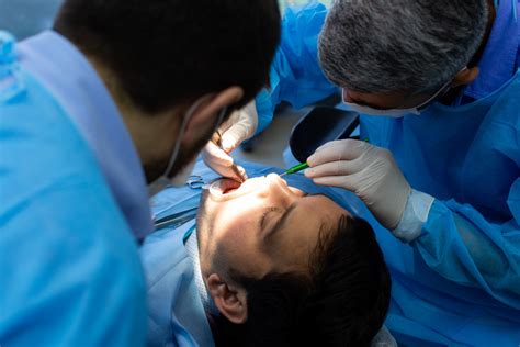 Agentes Hemostáticos Control Del Sangrado Tras Extracciones Dentales