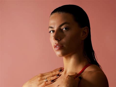 Бех Романчук знялася топлес