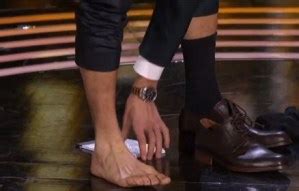 Ryan Seacrest Shows Off Skinny Legs On American Idol Video American