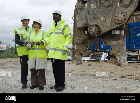 Tessa Jowell Mp Olympics Minister Seb Coe Chairman Of Locog Manny