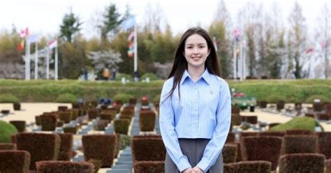 인터뷰하는 캠벨 에이시아 양