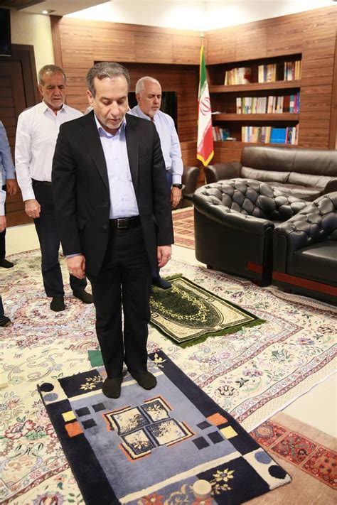 عکس نماز خواندن پزشکیان و رفقای روحانی