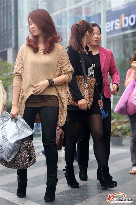 街拍的紧身长裤好身材美女们 中国娱乐资讯网cecet Cn