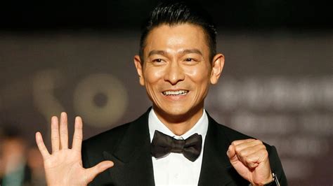 ทั่วโลกต่างชื่นชม หลิวเต๋อหัว เรียนจบขึ้นแท่นด็อกเตอร์ ด้วยวัย57ปี