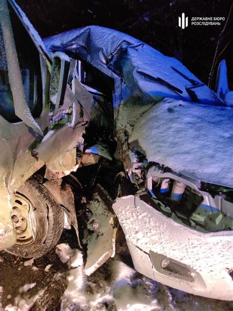 На Миколаївщині легковик зіткнувся з військовим авто загинула журналістка та її чоловік ФОТО