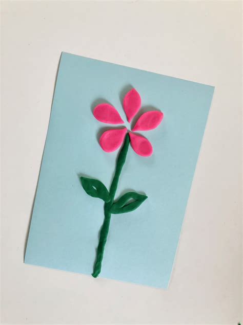 Knutsel Een Kleurrijke Bloem Van Klei Mamalies