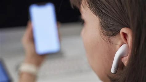 Biar Gak Menyesal Ini Tips Memilih Earphone Bluetooth Yang Tepat