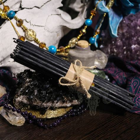 Купить Черные тонкие свечи восковые по цене 22 ₽ в интернет магазине Черная свеча