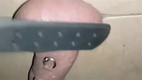 铁在他的蛋和鸡巴上 xHamster