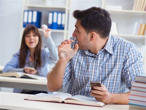 在校学生人数和在课堂学院高清图片下载 正版图片503821908 摄图网
