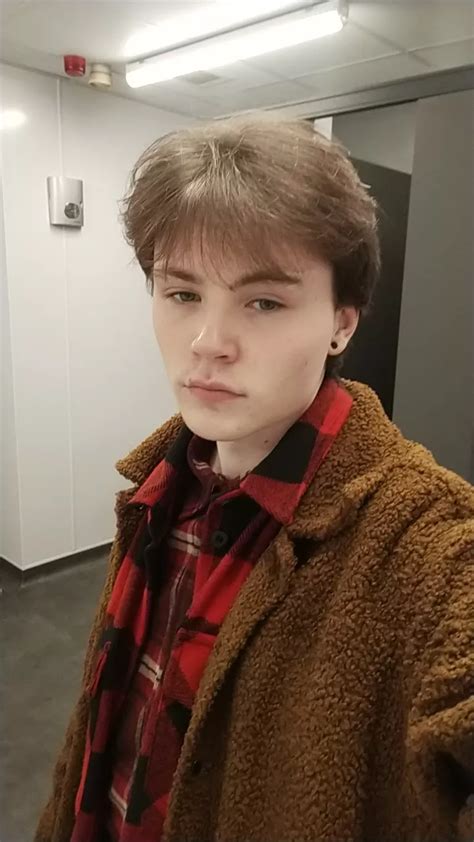 Why Tf Is It So Cold Someone Please Warm Me Up We Can Play Ds In Bed Together Nudes