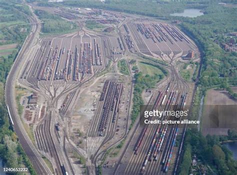 Maschen Marshalling Yard Photos And Premium High Res Pictures Getty Images