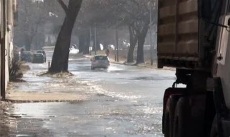 Авария в Сливен наводни километри от пътя към града