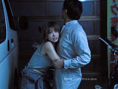 Dvaj 691 男勝りな女性整備士と真夏のガレージに閉じ込められて2人きりはだけた作業着から覗く汗だく美巨乳スポブラ姿にたまらずsos