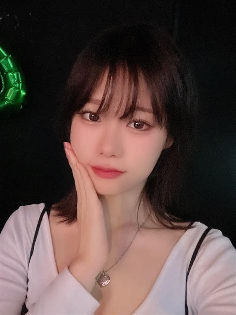Am I Gorgeous Or Just Cute R Reallygorgeous