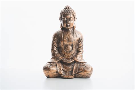 평범한 흰색 배경과 표면에 고립 된 연꽃 위치에청동 불상 실내 기념품 동상 청동상에 대한 스톡 사진 및 기타 이미지 청동상 실내 3위 Istock