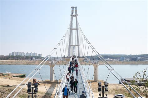 여주 남한강 출렁다리 개통 6일 만에 35만명 발길 연합뉴스 여주 남한강 출렁다리 개통 6일 만에 35만명 발길 연합뉴스