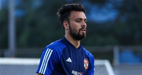 صلاح محسن يخرج عن صمته بعد أنباء رحيله عن الأهلى فى يناير اليوم السابع