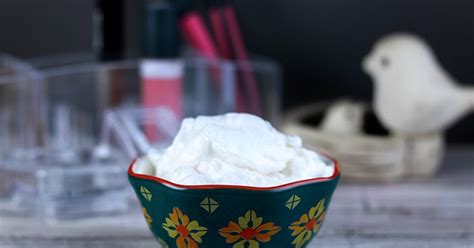 DIY Curl Defining Cream Recipe Moisturize And Define Curls Naturally Everything Pretty