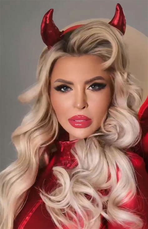 Podnikavá Lela VÉmola šokuje PredÁva Sa Za Peniaze Za čas S ňou Zaplatíte MastnÚ Sumu