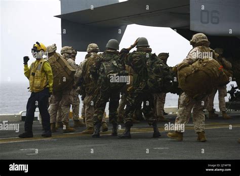 Us Marines Onload To The Uss Wasp For Deployment 28304378015 Stock
