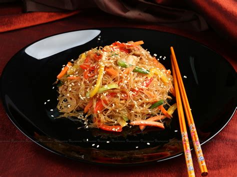 Фунчоза с курицей и овощами, 200г | «Вкусномир» | комбинат питания