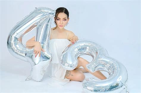 ហ្វេនថាអាយុមិនសមនឹងសម្រស់ ព្រោះ ញឹម ច័ន្ទថន នៅតែក្មេងស្អាត Khmerload Cambodia Latest News