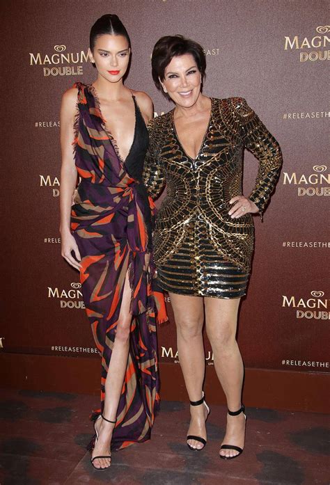 Gorgeous Pair Scrolller