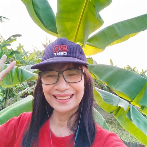 ฝีมือใครนะมะม่วงน้ำดอกไม้ หอมหวาน โดนกินไปครึ่งลูก มะม่วง ผลไม้ นก