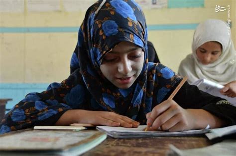 همشهری آنلاین تصاویر کمتر دیده شده از دختران افغان سر کلاس درس