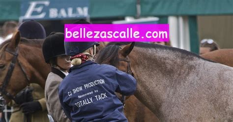 Chicas Sexys Con Trasero Grande Mujeres Bellas En La Calle