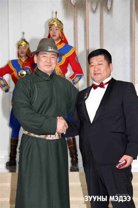 Фото Хөдөлмөрийн баатар хоёр Ардын цолтон дөрөв төрлөө