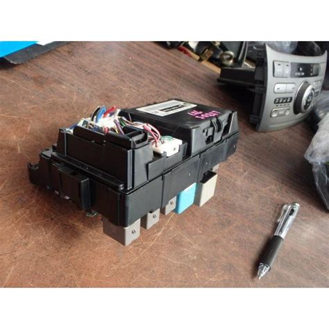 ムーヴラテ Dba L550s ヒューズボックス Ef Ve T17 銀 164420 001507766867800 Used