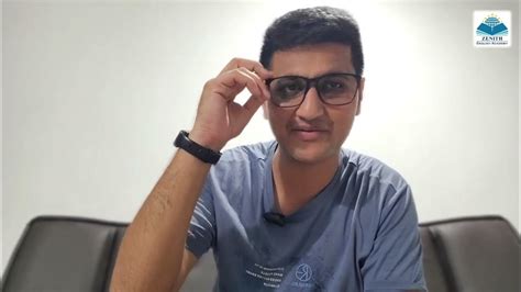 ကိုယ့်ကိုယ်ကို သိပ်လည်လှပြီလို့ မှတ်နေလား။ ငါ စာသင်လာတာ နှစ်ပေါင်း ၃၀ ရ