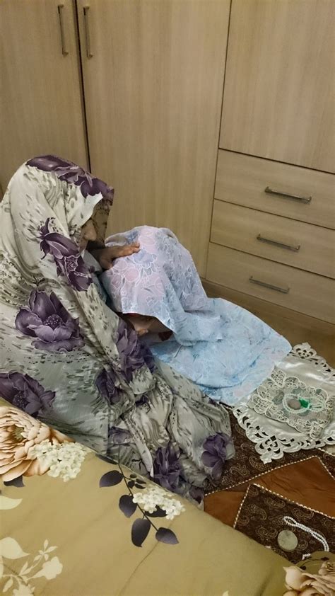 کمپین چالش بوسیدن دست پدر و مادر