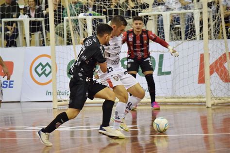 Campo Mourão vence a primeira fora de casa a sobe na classificação da Liga Nacional Tásabendo