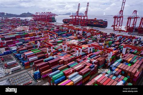 Shanghai China September 3 2022 Multiple Container Ships Perform Intensive Loading And