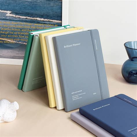 아이코닉디자인 2024 브릴리언트 위클리 다이어리 7colors 플래너 업무용 가죽 스케줄러 일기장 회사 2023 심플 감성 다꾸 학생 직장인 새해 선물 1년 일정 관리