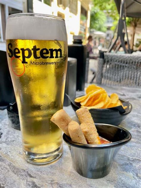 30 POPULAR ALCOHOLIC DRINKS OF GREECE TO TRY
