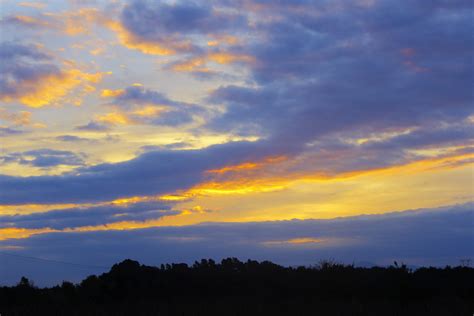 무료 이미지 경치 자연 집 밖의 수평선 구름 태양 해돋이 일몰 대초원 햇빛 새벽 분위기 황혼 파노라마의 저녁 주황색 황금의 반사 빨간