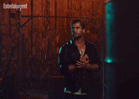 Extraction 2 Star Chris Hemsworths Ew Cover Story Photos