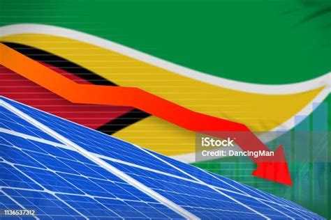 가이아나 태양 에너지 파워 하강 차트 화살표 아래로환경 자연 에너지 산업 그림 3d 일러스트레이션 0명에 대한 스톡 사진 및