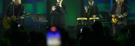 Regardez Rem Se R Unir Pour Sa Premi Re Repr Sentation En Ans Ziknation